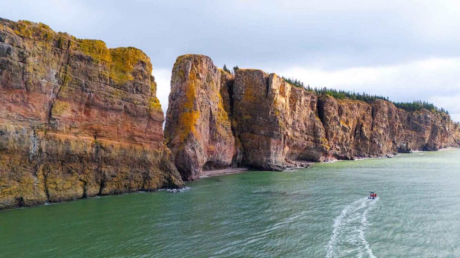 Hall's Harbour, NS | Bay of Fundy Tides & Fresh Lobster Haven